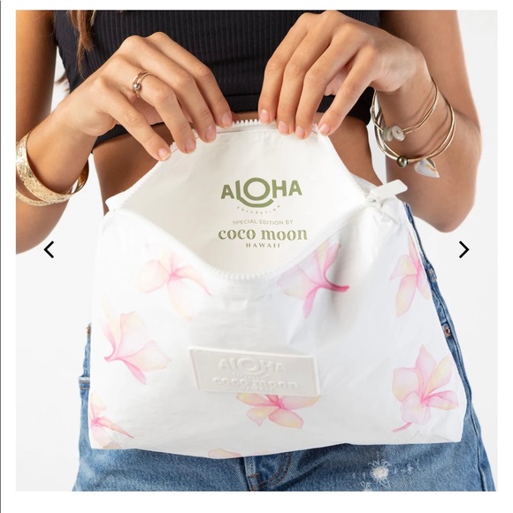 ALOHA Collection | Bags | Discontinued Aloha Collectioncoco Moon Mid ...